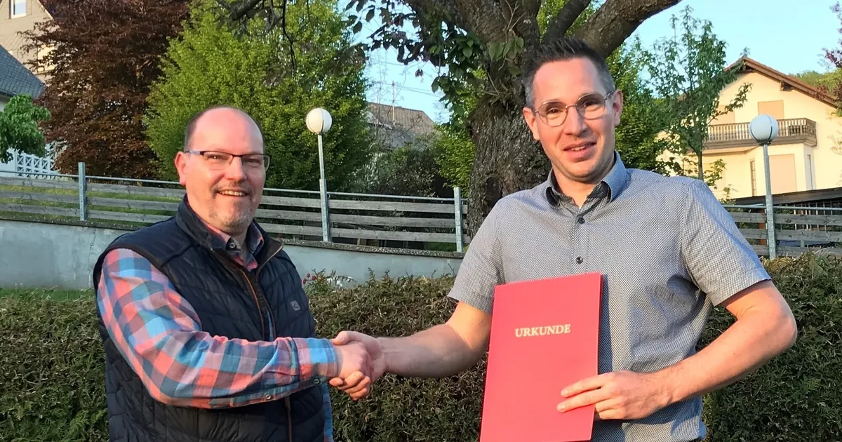 Klarer Wahlsieg in Emmerzhausen: David Nies ist ab sofort Beigeordneter ...