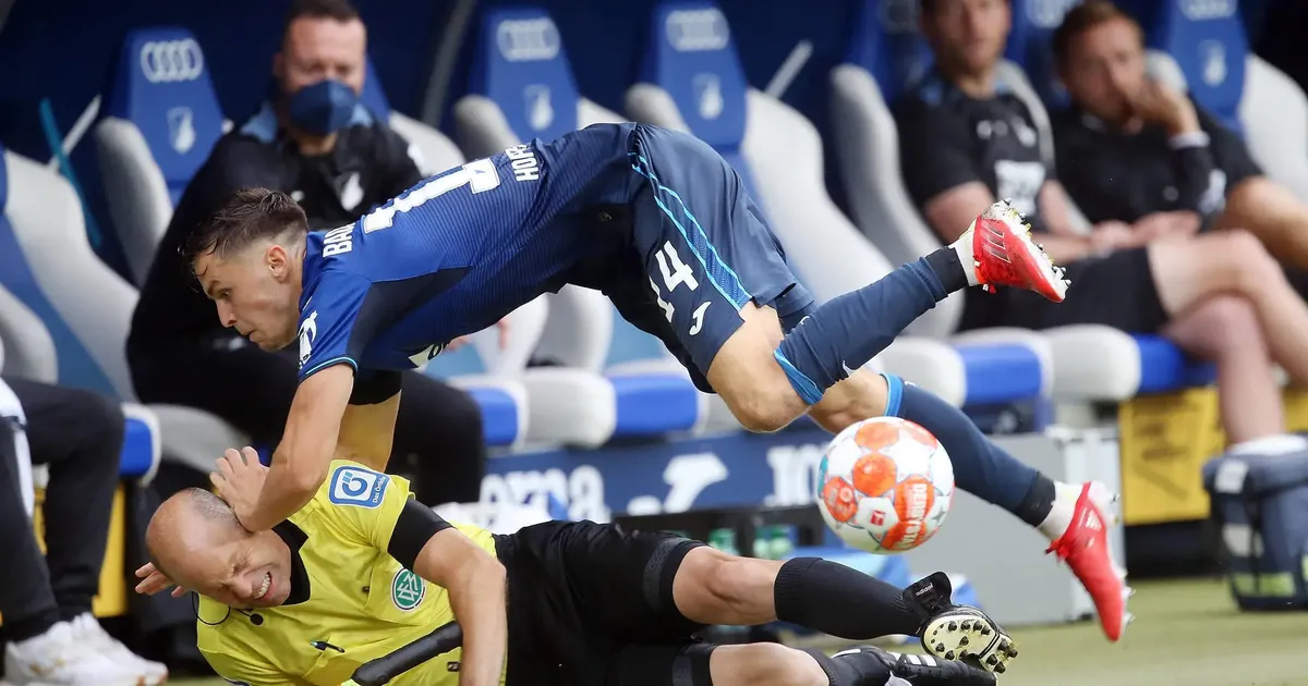 400 Mal Bundesliga, drei Mal Fußball-WM: Schiedsrichter Mike Pickel aus ...