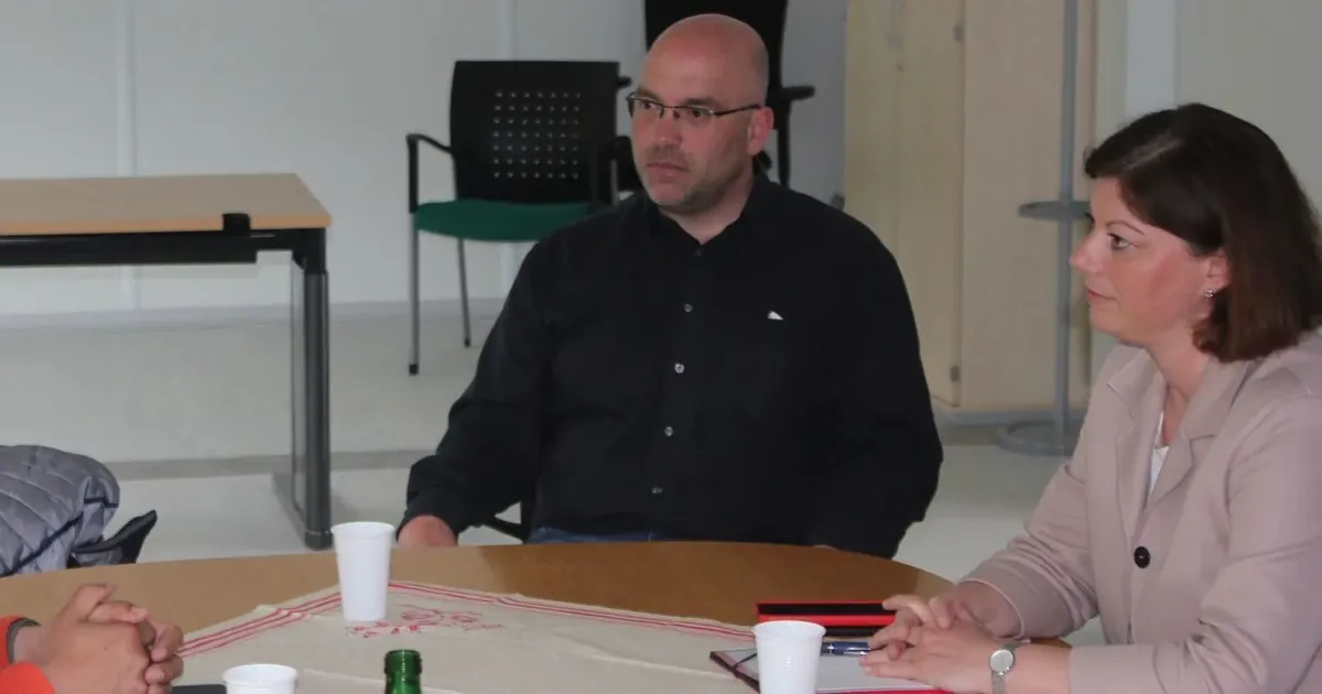 RZ-Gespräch mit Thomas Weimer über seine Arbeit als Leiter des Verbindungsbüros der ...