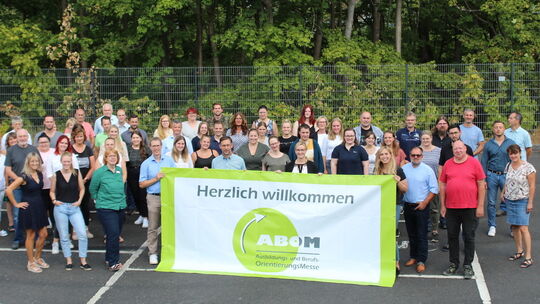 Rund 70 Aussteller treffensich im Kulturwerk zur Vorbereitung der Messe ...