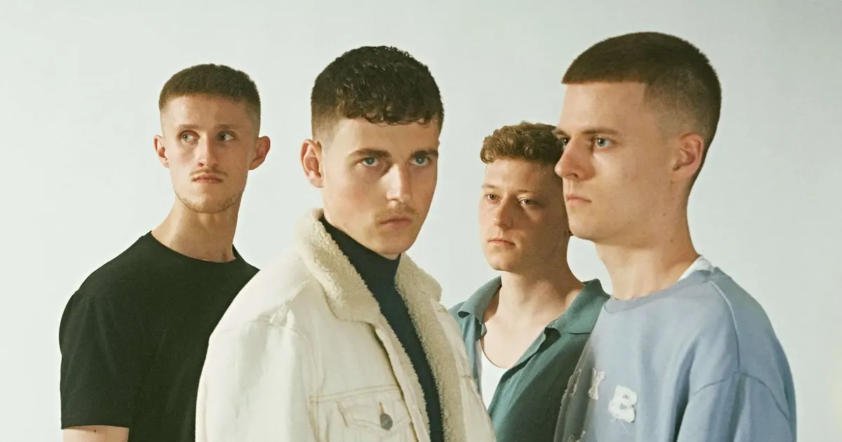 Jung, unbekannt, aber mit großen Zielen: Wieso das Kollektiv 4 Feinde ...