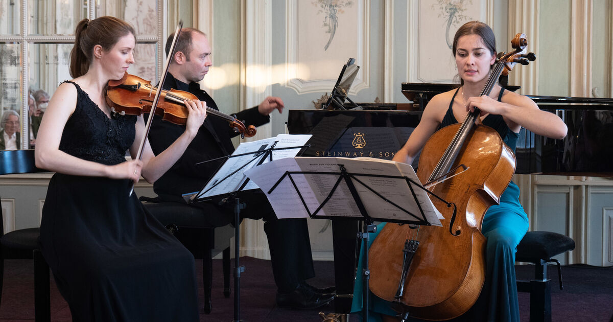 Alexander Melnikov verzaubert mit den Stipendiatinnen Annabel Hauk und ...