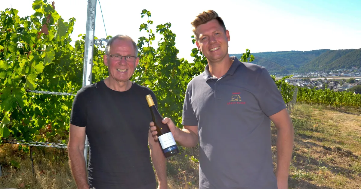 Volker und Jan Riske von der Ahr bewirtschaften die Lage "Monte Jup" in ...