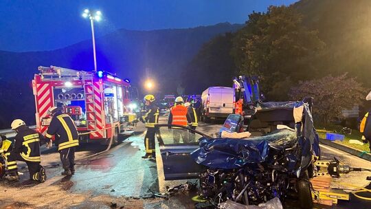 Mehrere Verletzte nach Frontalcrash: Auto und Transporter kollidieren auf B 49 bei Bremm - Kreis ...