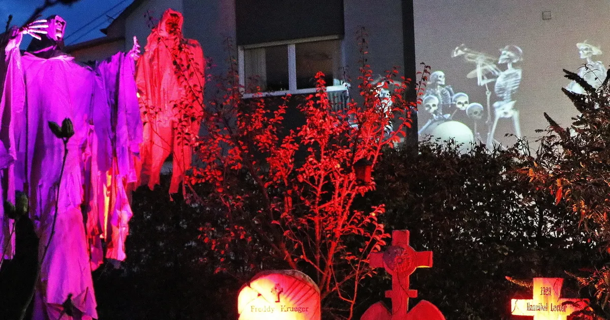 Besondere Deko zu Halloween: Markus Rzezniks Eigenheim in Siershahn ...
