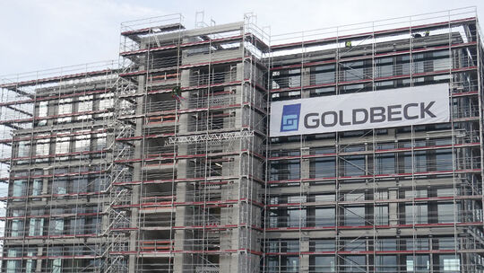 Richtfest im Büro-, Praxis und Gewerbegebäude "Am Guten Mann" gefeiert ...