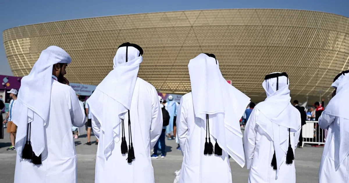 In Katar rollt der Ball in acht Stadien über den Rasen - Jeder Bau hat ...