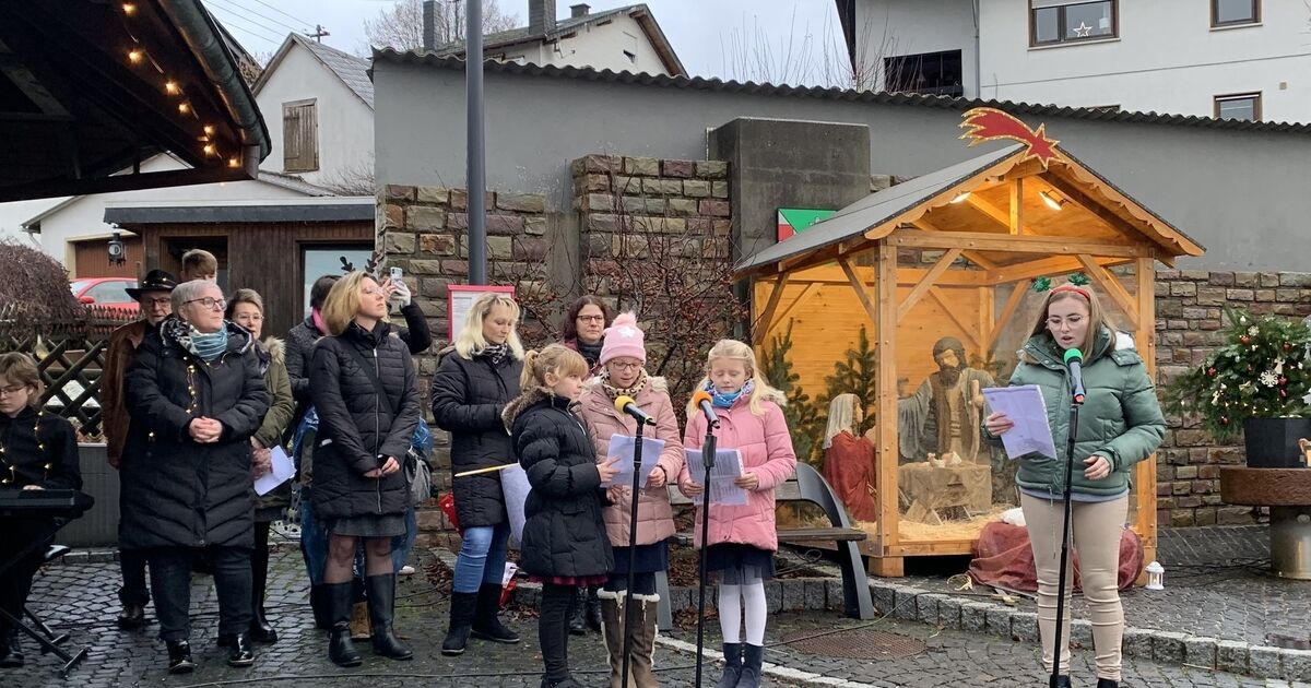 Gemeinsame Weihnachtsandacht an der neuen Krippe in Mackenrodt lockte ...