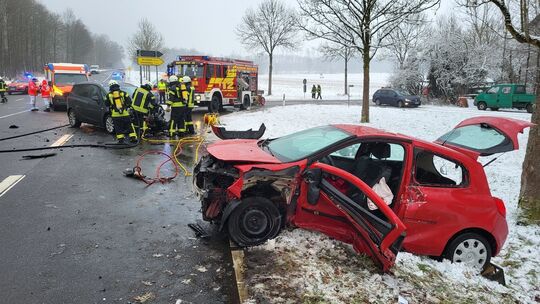 Autos krachen frontal ineinander: Tödlicher Unfall auf der B 8 bei Schenkelberg - Westerwälder ...