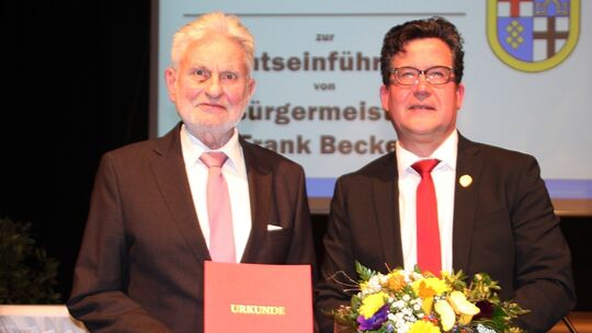 Verwaltungschef will überparteilich handeln - Gute Wünsche und Tipps ...