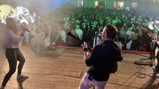 Kult-Party feiert Jubiläum mit 900 Gästen: Bad Ems hatte Bock auf Black ...