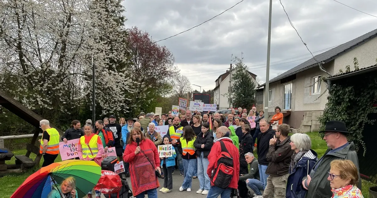 Wegen AfD-Versammlung in Mehren: Rund 200 Menschen demonstrieren gegen ...