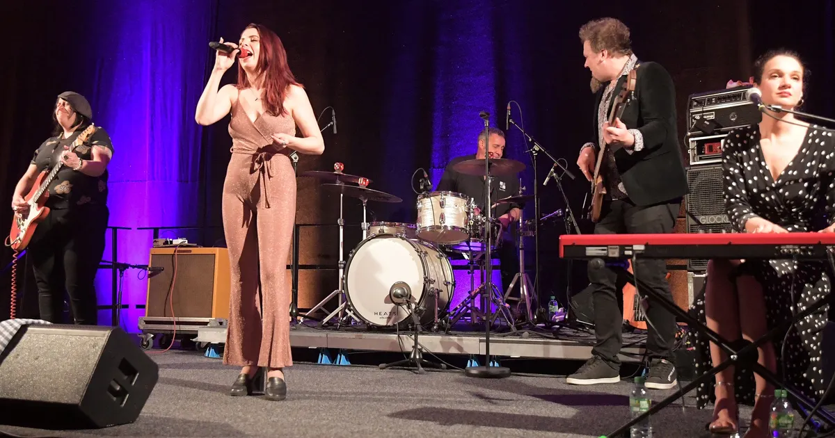 Whitney Shay bei Blue Note: Gitarristin sticht aus exzellenter Band ...