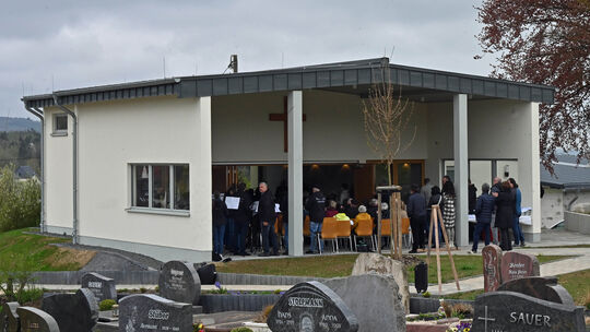 Neue Trauerhalle in Argenthal eingeweiht - Gebäude bietet nun mehr ...