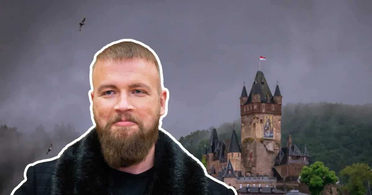 Rapper Kollegah posiert mit Waffe vor Cochemer Reichsburg: Kontroverse ...