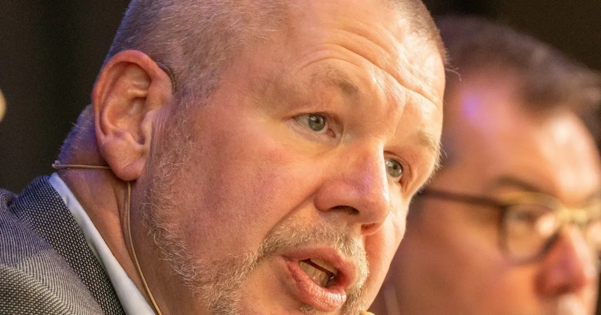 Der SPD-Bundestagsabgeordnete möchte Arbeit im Verteidigungsausschuss ...