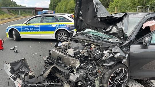 Unfall auf der A61 bei Laudert: Auto fährt ungebremst auf Polizeiwagen - Rhein-Hunsrück-Zeitung ...
