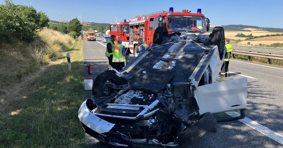 Unfall auf A48 nahe Rastplatz Elztal im Kreis Mayen-Koblenz: BMW überschlägt sich - Koblenz ...