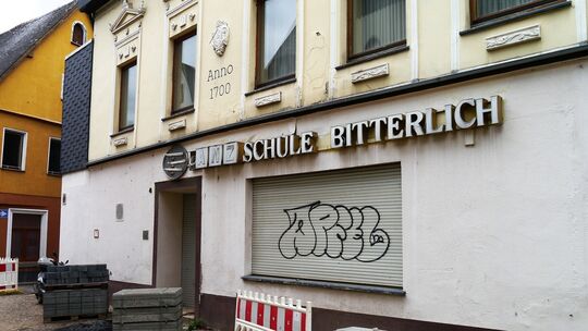 Kunst, Krempel und Kurioses im Angebot: Interessierte sind zu Flohmarkt ...