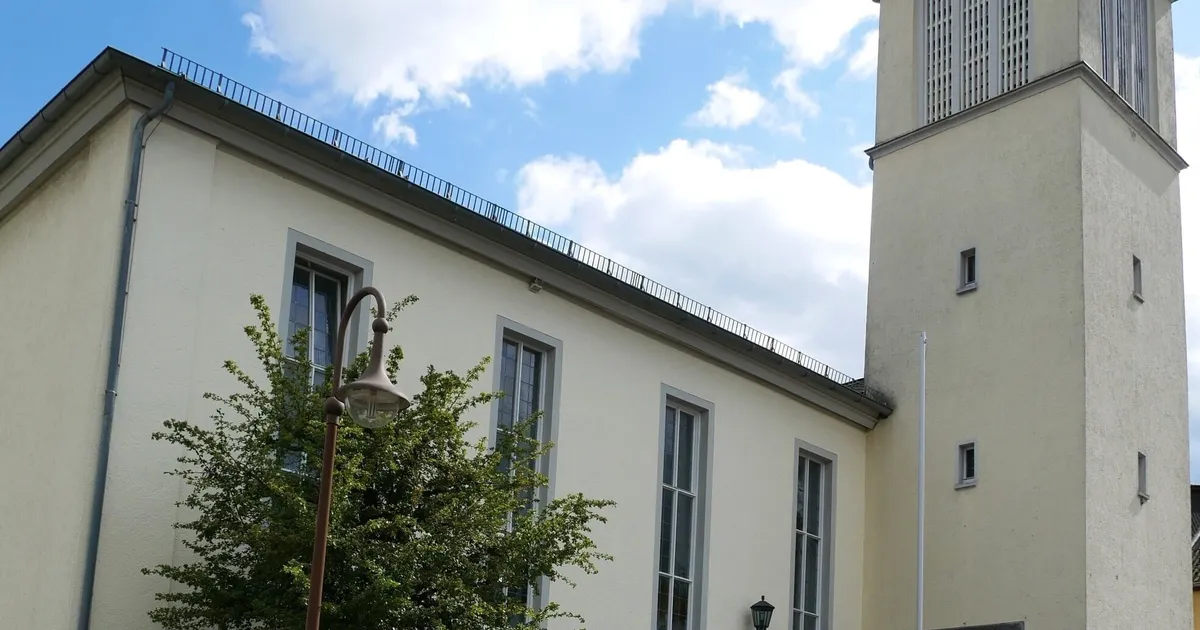Eine Kirche wurde aus den Mauern der Synagoge Mogendorf : Jüdische ...