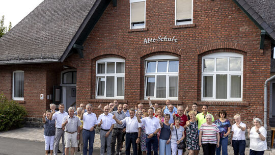 „Alte Schule“ Heuzert erstrahlt in neuem Glanz: Sanierte Räume wurden eröffnet - Westerwälder ...