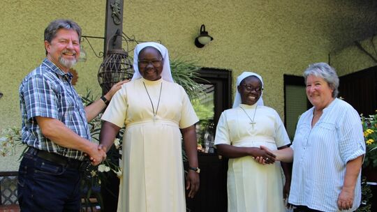 Ehepaar Baum hält engen Kontakt mit den Schwestern Edith und Leontine : Ordensschwestern zu ...