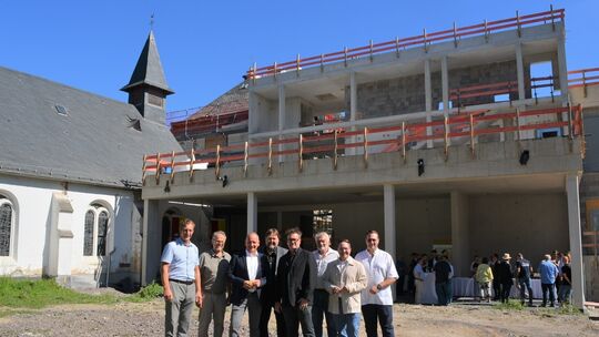 Umbau des alten Krankenhauses in ein Sozialzentrum soll noch 2024 ...