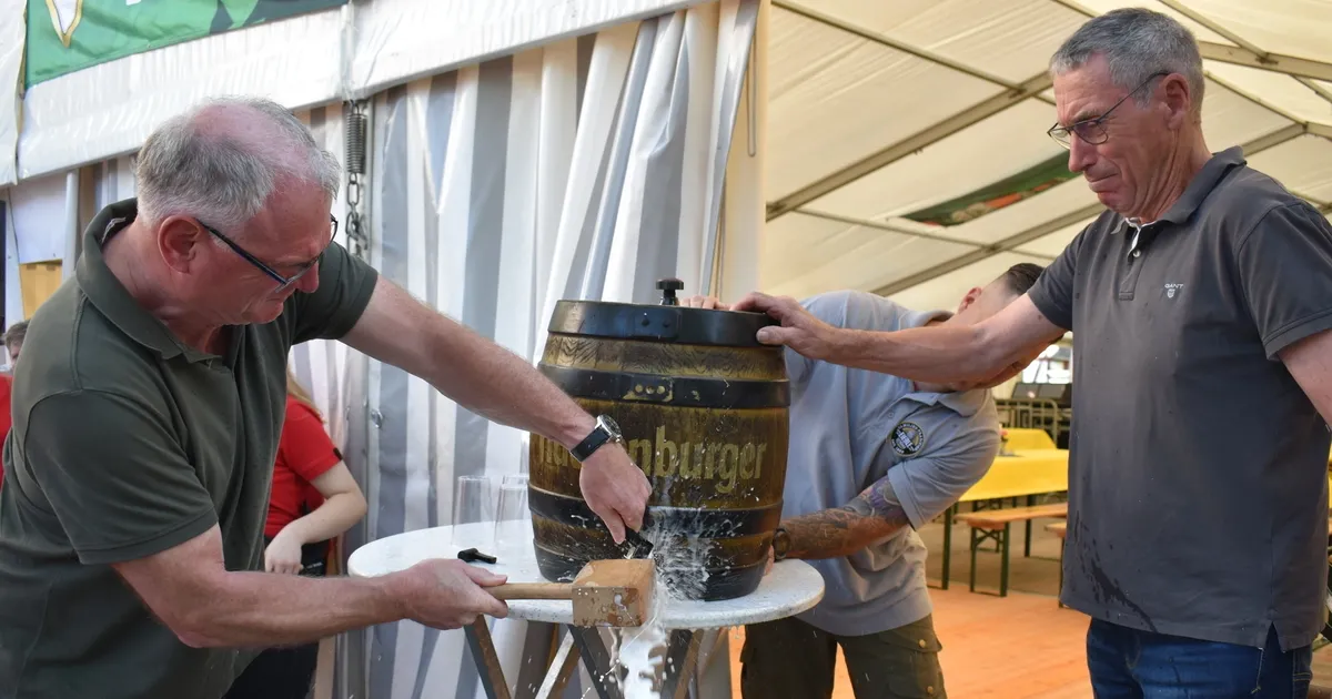 Großer Luftballonumzug und tolle Partystimmung unter dem Einrichdom ...