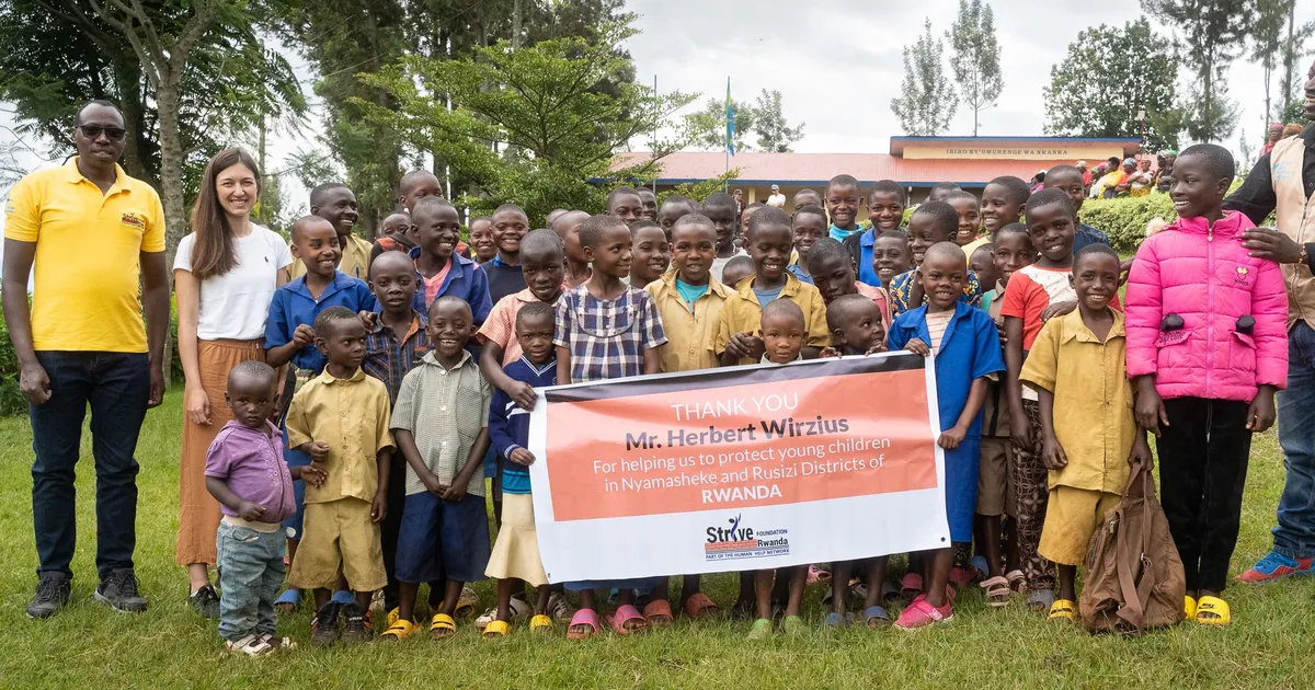 Stiftung unterstützt Human Help Network: Freund hilft Freund bei Ruanda ...