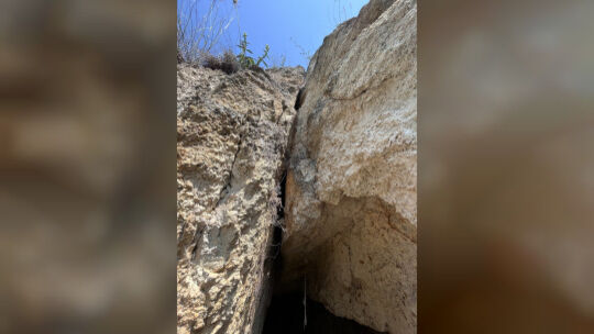 Serie „Unser (kleines) Paradies“: Seltsame Löcher im Rotenfels an der ...