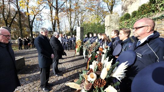 Neuwied erinnert an die Toten und Gefallenen: Gedenken zum Volkstrauertag in Feldkirchen - Kreis ...