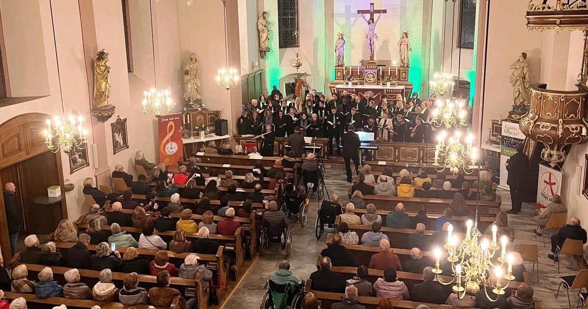 Gospel Singers und zeitGeist sorgten für ein prall gefülltes Gotteshaus ...