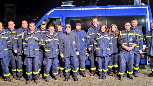 16 Angehörige des Technischen Hilfswerks (THW) Simmern packen bei ...