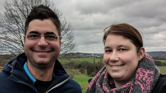 Matthias Augst vom Wäller Hof macht seinem Ärger vor den Protesten Luft ...