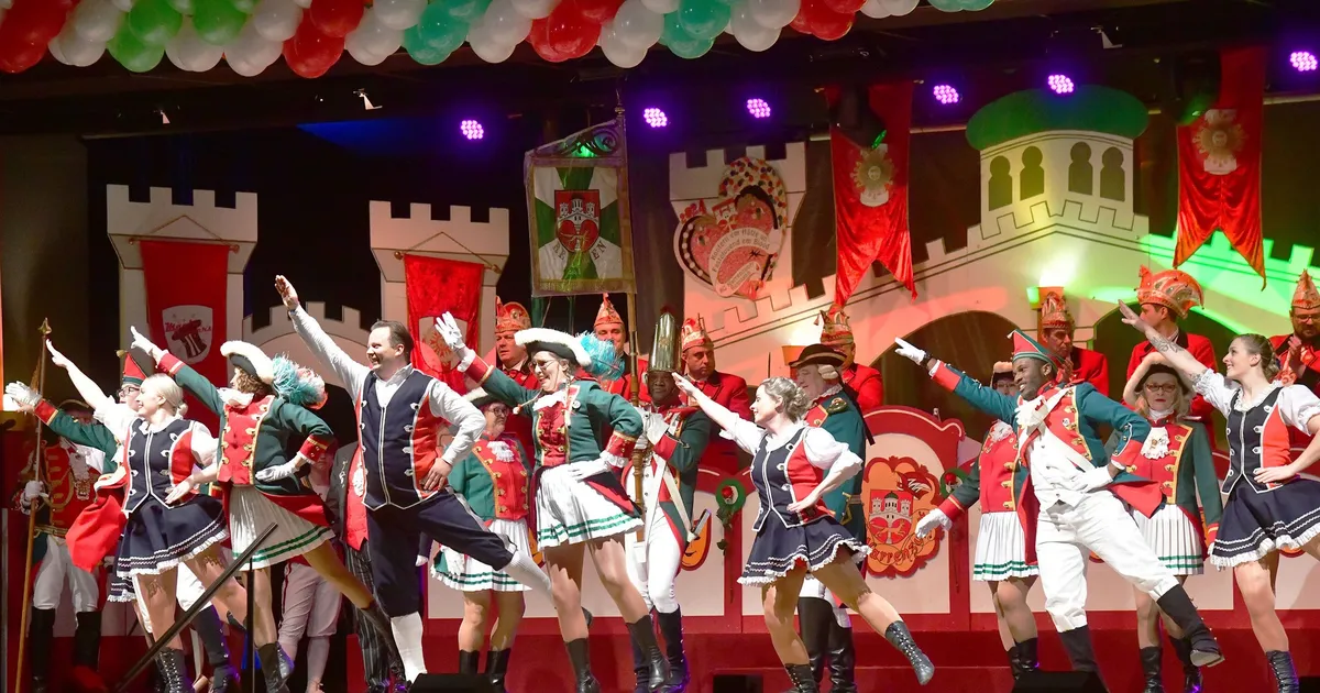 Buntes Programm der KG Narrenzunft: Beste Stimmung bei den ... Buntes Programm der KG Narrenzunft: Beste Stimmung bei den ...