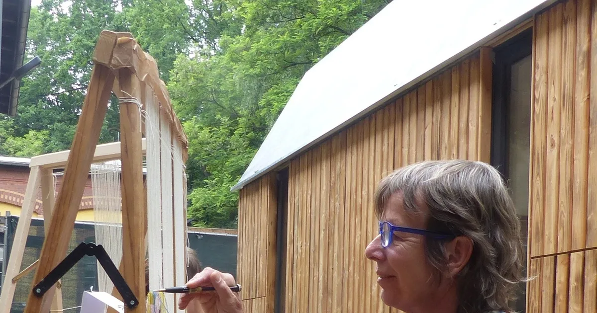 Bildwirkerin Andrea Milde startet die Tour ihrer rollenden Werkstatt in ...