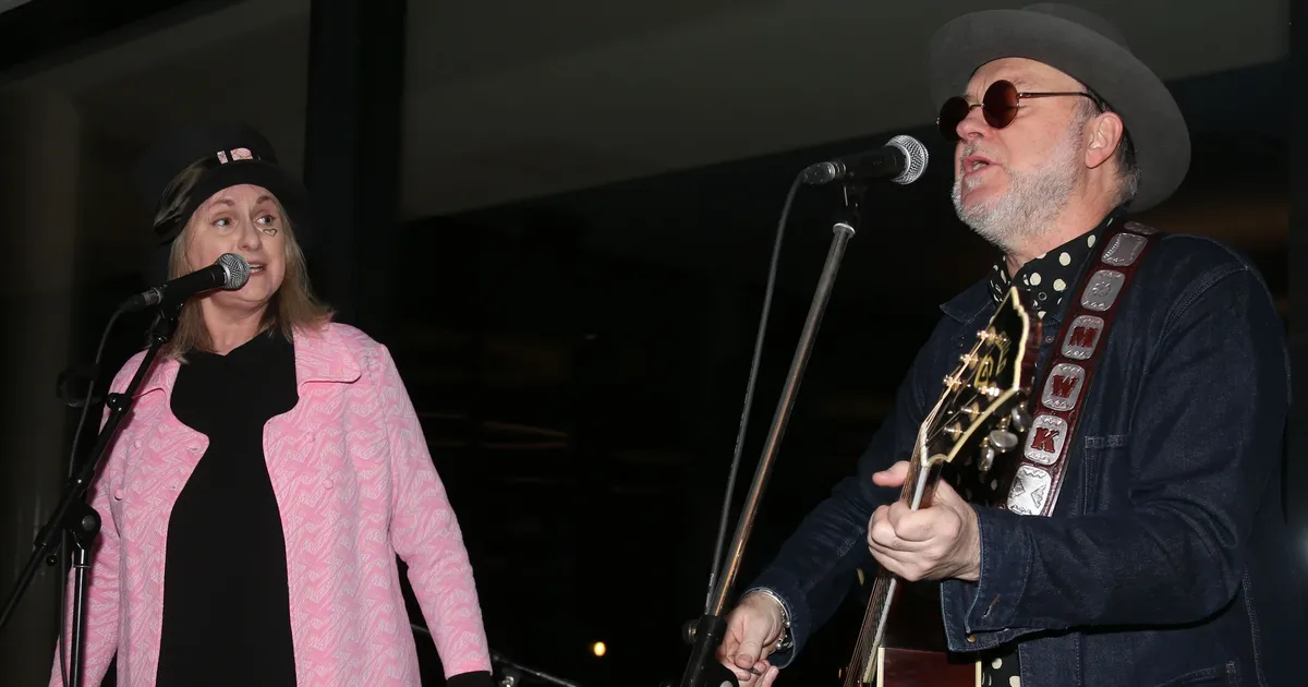 Musiker Michael Weston King und Lou Dalgleish beigeistern in Maria ...