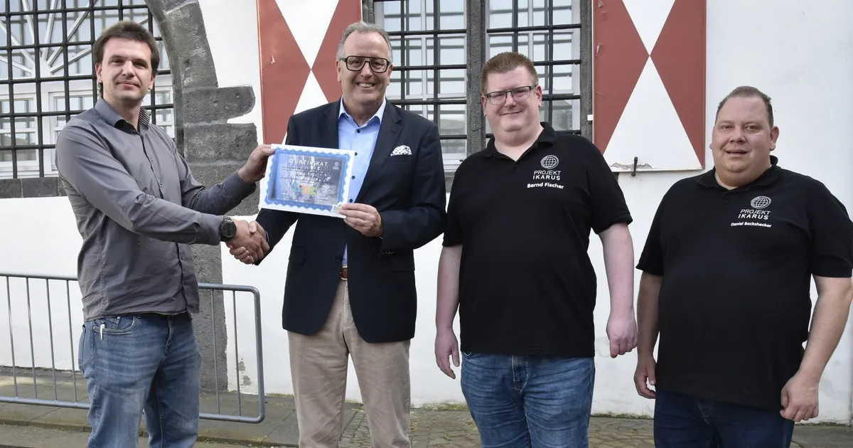 Hobbywissenschaftler von der Rheinschiene: Projekt „Ikarus“ mit Urkunde ... Hobbywissenschaftler von der Rheinschiene: Projekt „Ikarus“ mit Urkunde ...
