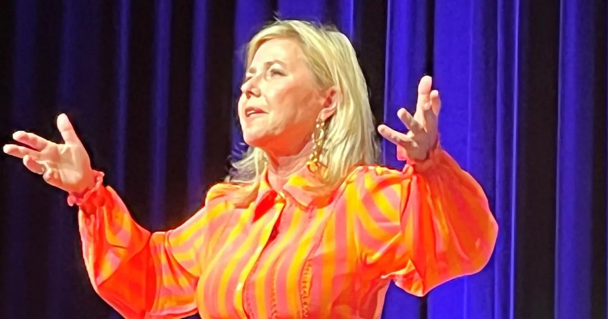 "Ist doch wahr!": Die Kabarettistin Simone Solga teilt bei ihrem ...