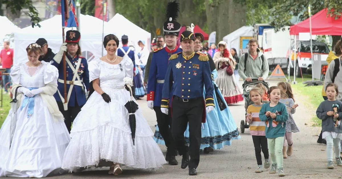 Augusta-Fest an zwei Tagen: Der Anfang ruckelt - Koblenz & Region ...