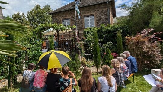"Oberwesel liest" begeistert die Besucher an fünf ungewöhnlichen Orten ...