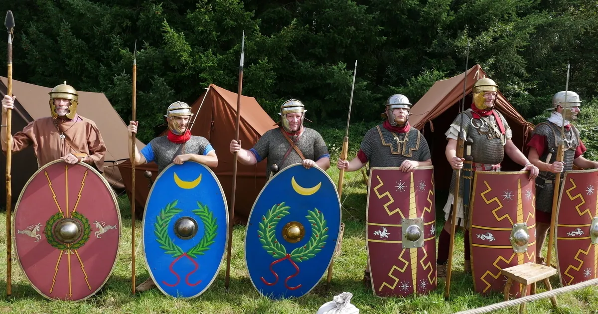 Mit der Familie vom Hillscheider Limesturm zu den Überresten des ...