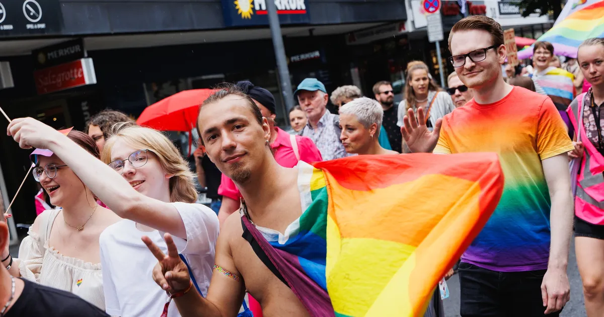Christopher Street Day in Koblenz: Demonstrationszug verlief friedlich ... Christopher Street Day in Koblenz: Demonstrationszug verlief friedlich ...