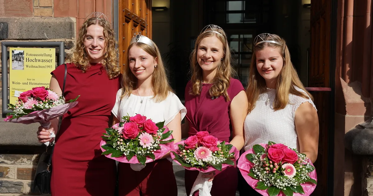 Stimmungsvoller Empfang vor historischem Rathaus - Quartett voller ...