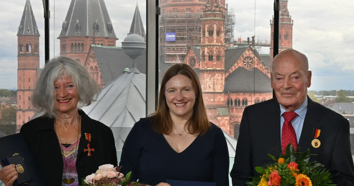 Kulturministerin Katharina Binz zeichnet Ehepaar aus Horn im Hunsrück ...