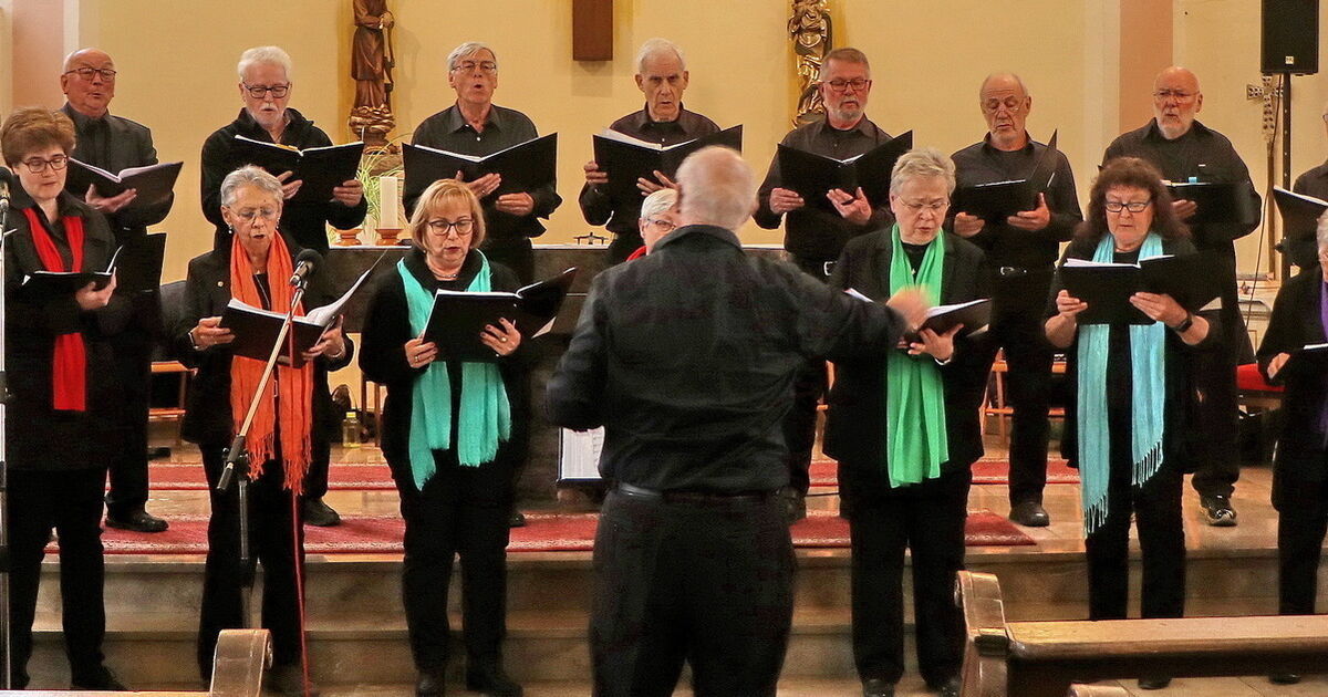 Benefizkonzert Chorgruppe "Wir" in der Kirche St. Willibrord in Winden ...