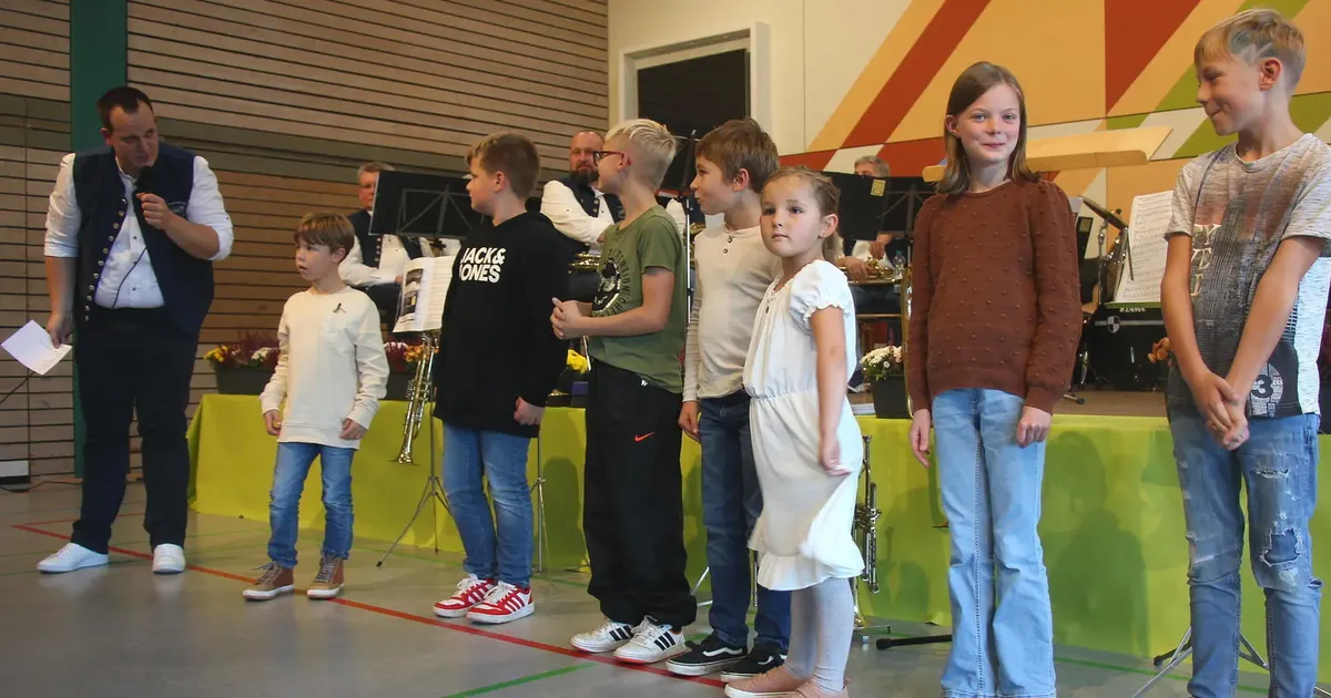 Posaunenchor Höchstenbach und Gäste gestalteten musikalisches Volksfest ...