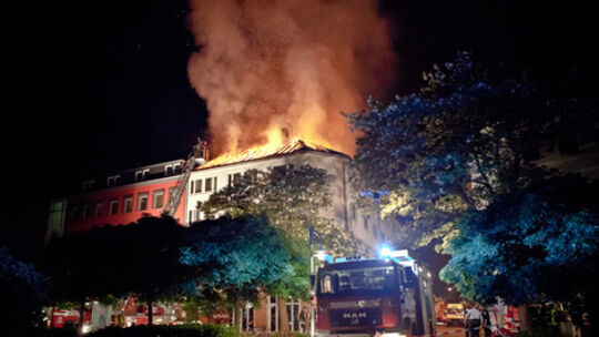 Brandursache ist vermutlich Fahrlässigkeit Feuer Koblenz Altstadt Feuerwehr Rettung Lebensgefahr ...