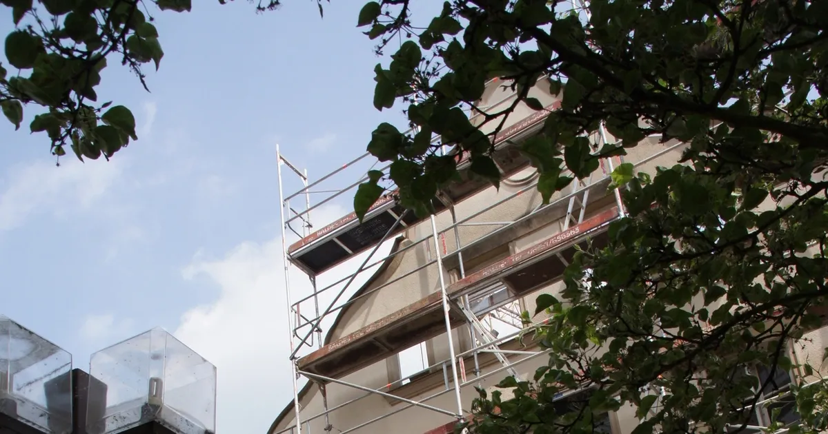 Vom Haus Lacj bleibt nur die alte Fassade übrig - Archiv - Rhein-Zeitung