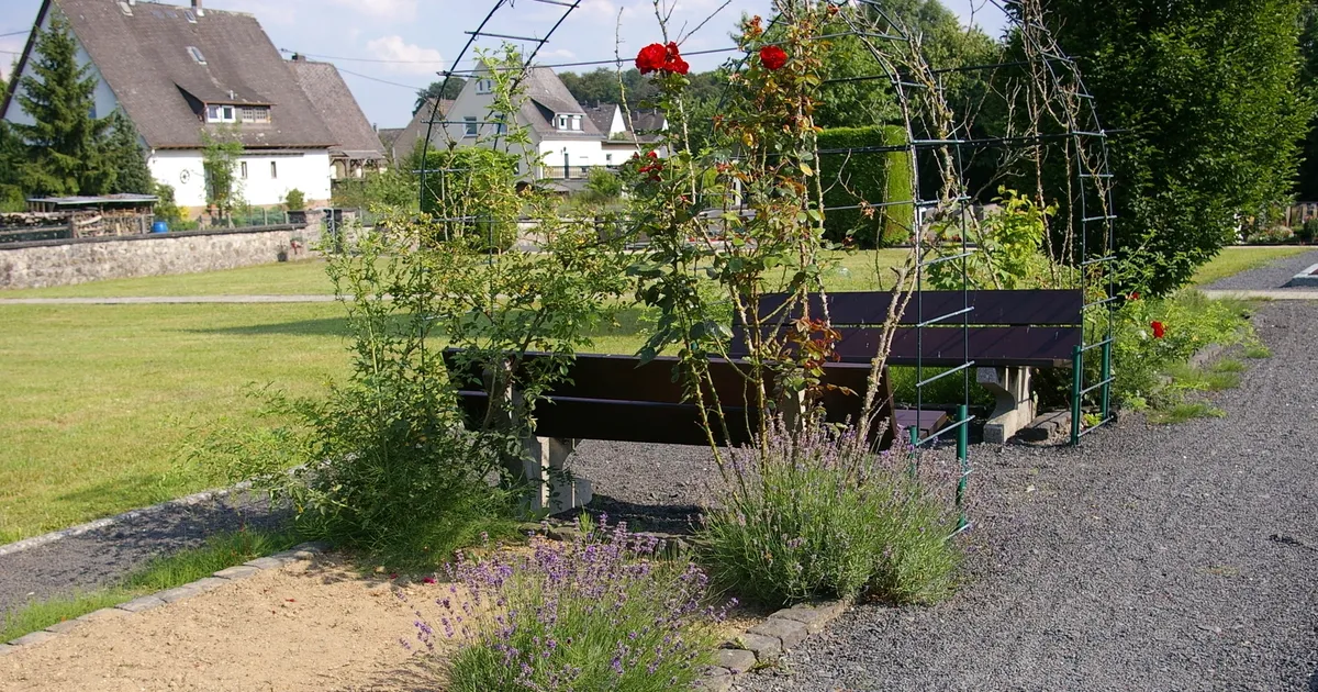Toniger Boden auf Friedhof in Nentershausen führt zu Wachsleichen ...